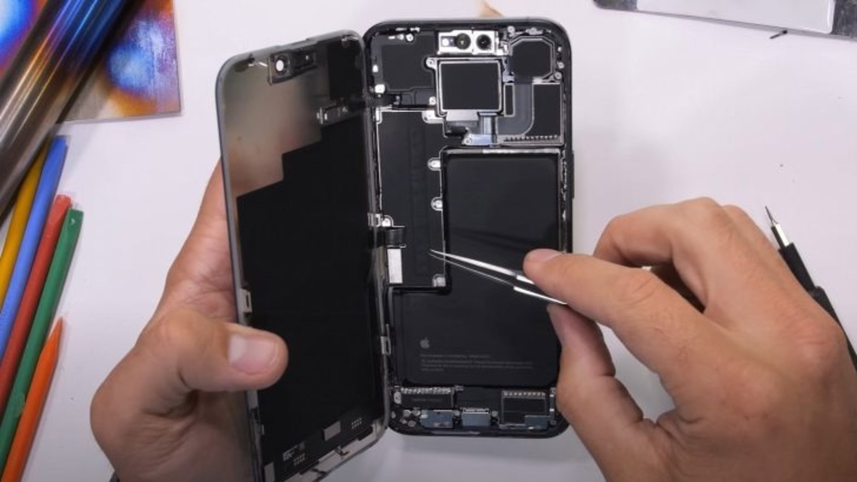 El iPhone 15 Pro, el smartphone más bonito por dentro que ha visto este ...